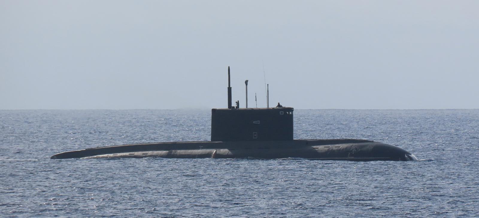 Marinha portuguesa acompanha submarino russo "Krasnodar"