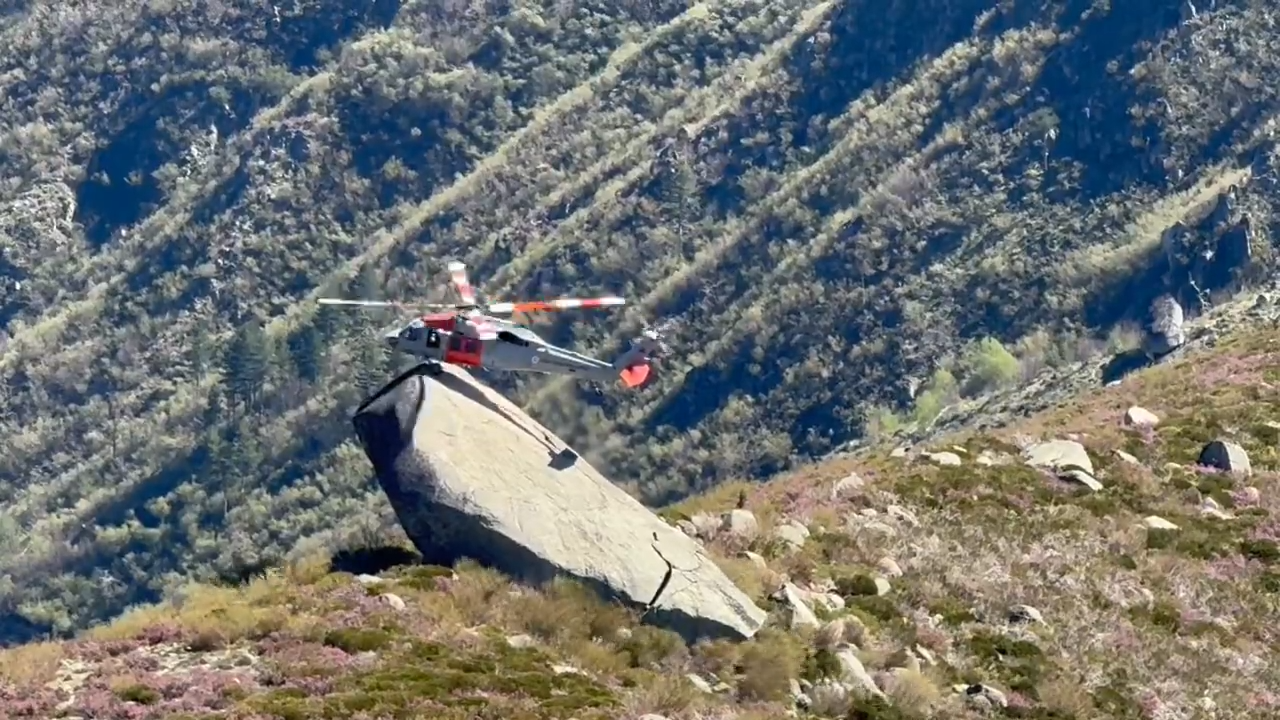 "Black Hawk" da Força Aérea Portuguesa treina manobra de "Pinnacle Landing"